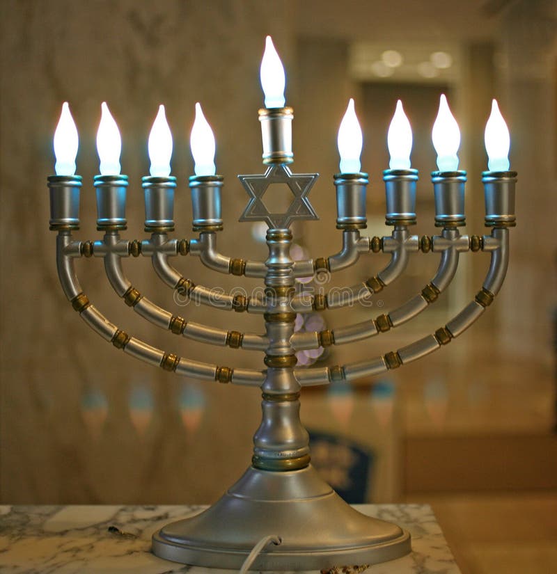 Hanukka menorah stockfoto. Bild von elektrisch, leuchte - 35441014
