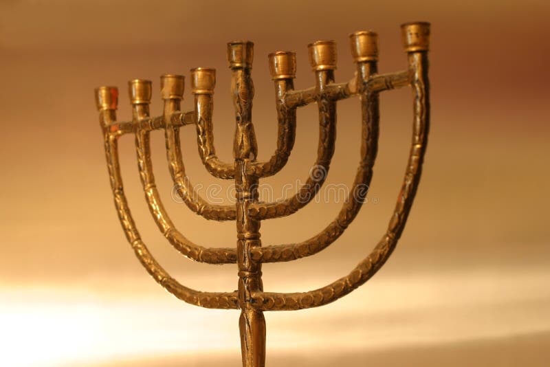Undersöker Den Hanukkah Menoran Fotografering för Bildbyråer - Bild av ...