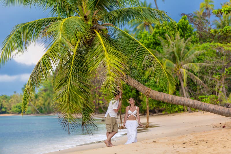Young Polynesian Pacific Island Tahitian Dancers Couple Stock Photo ...