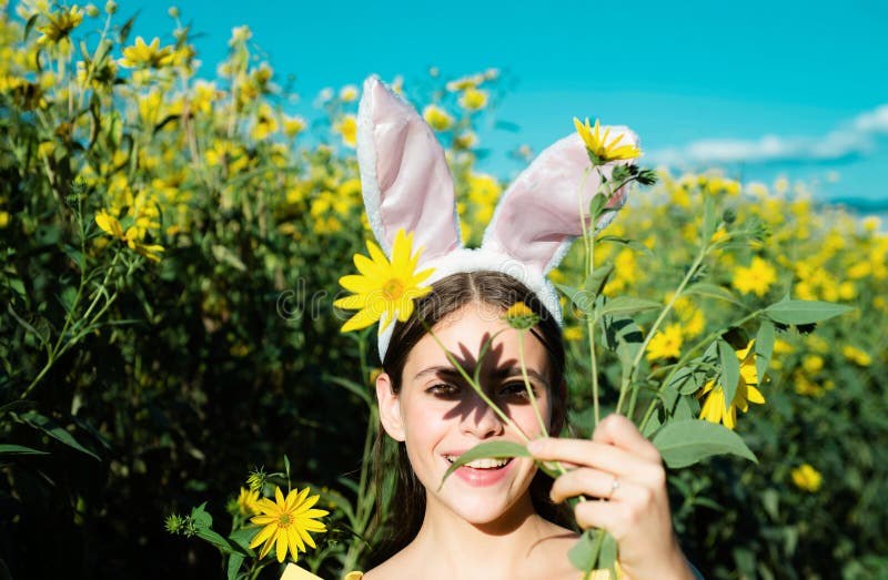 Happy Easter Egg. Smile Easter. Cute Bunny Rabbit. Easter Bunny Dress ...