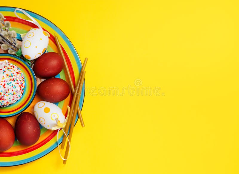 Happy Easter. Greeting Easter Background with a Plate, Painted Easter ...