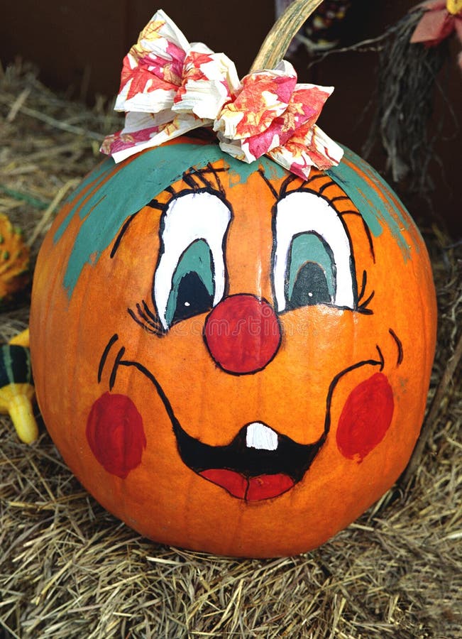 Lady Painting Pumpkin Faces Patterns DIY Floral Pumpkin Vases | The