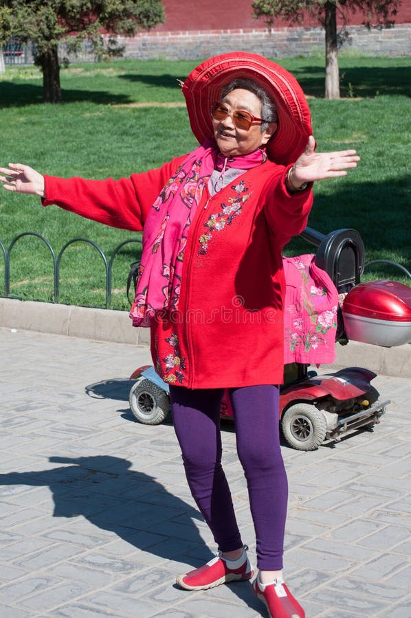 Happy Lady in Lavender Field, Worcestershire, England. Editorial Stock ...