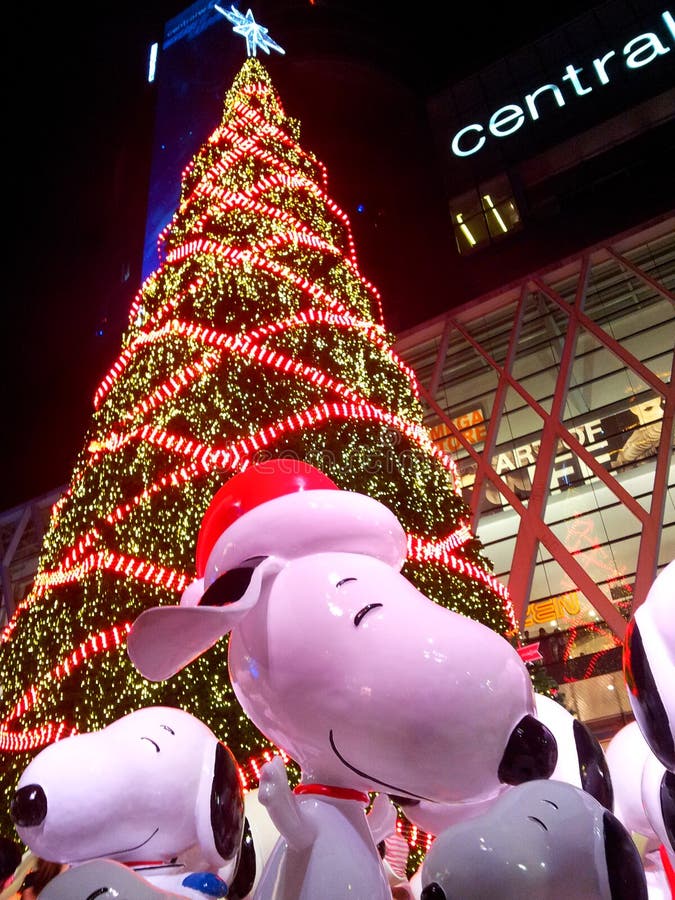 Happy Snoopy editorial stock photo. Image of store, department - 47398113