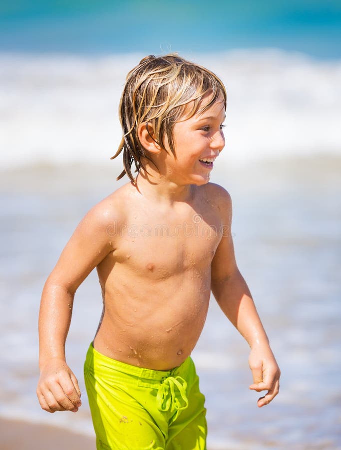 1,200+ Happy boy beach Free Stock Photos - StockFreeImages