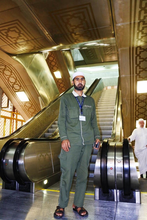 Haram Mosque official editorial stock photo. Image of escalator - 99258878