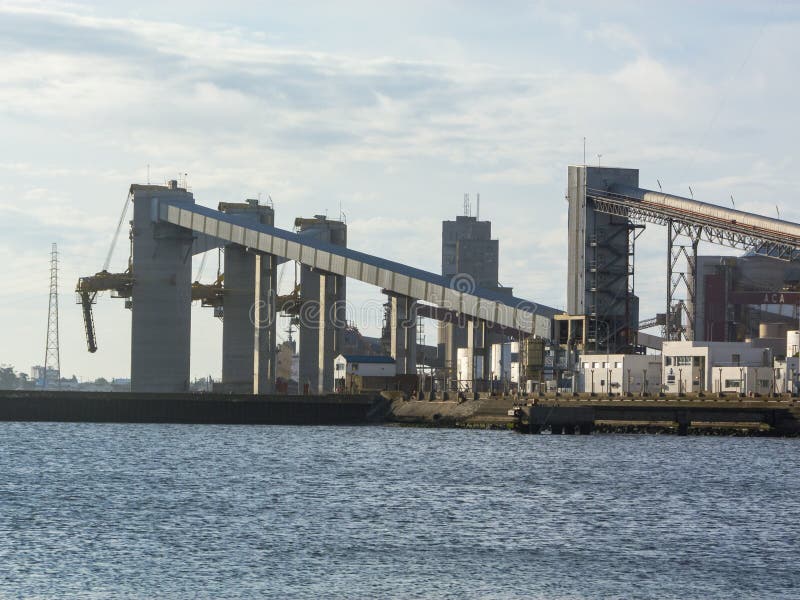 Harbor cargo machines editorial photography. Image of device - 151569967