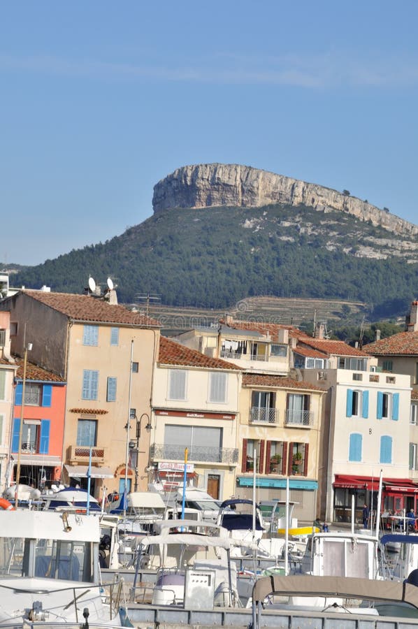 The harbor of Cassis editorial image. Image of tourism - 199056015