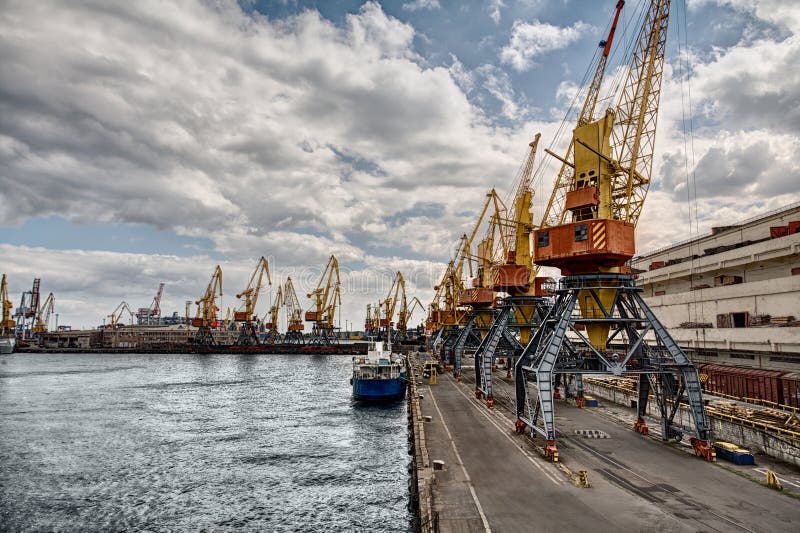 Constanta port shipyard editorial stock photo. Image of hoist - 41328138
