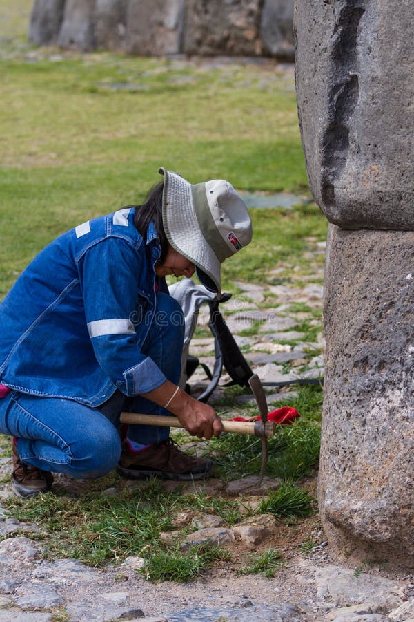 Hard working woman in Peru editorial image. Image of grass - 75552375