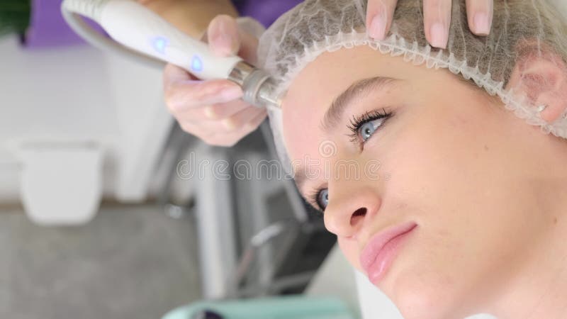 Hardware Procedure of Cleaning, Peeling and Deep Moisturizing of the ...