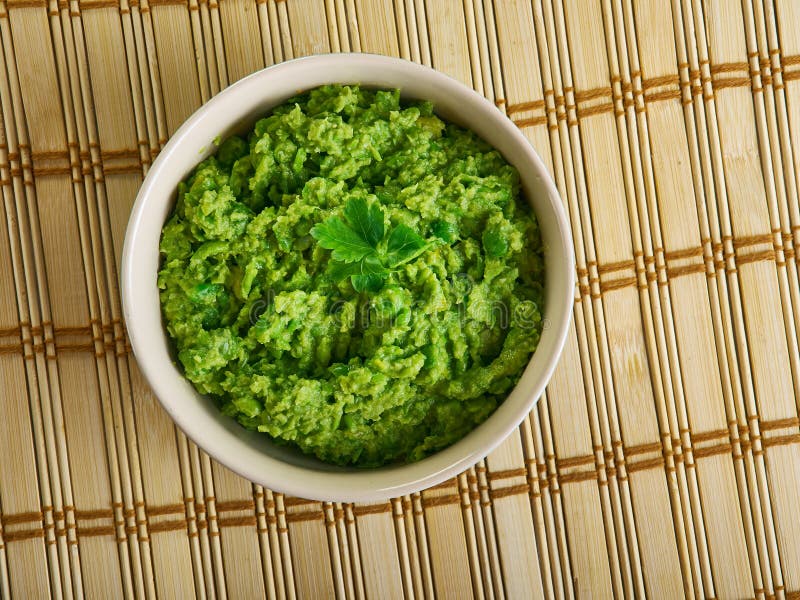 Hari Matar Ka Nimona stock image. Image of dish, white - 140007733