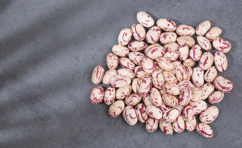 540 Haricots De Pinto Et Haricot Rouge Photos libres de droits et ...