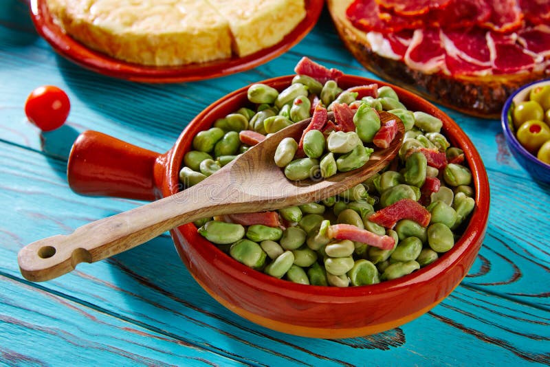 Haricots De Lima De Tapas Avec Du Jambon D'iberico D'Espagne Photo ...