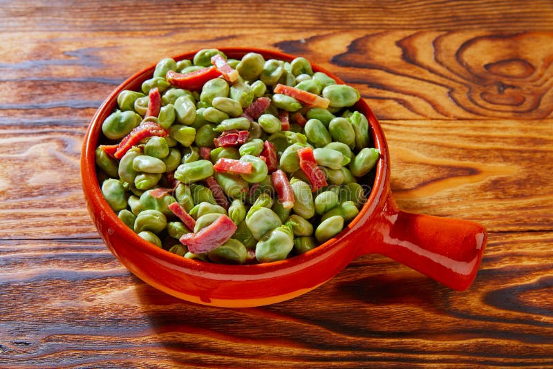 Haricots De Lima De Tapas Avec Du Jambon D'iberico D'Espagne Image ...