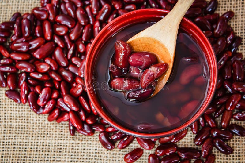 Haricots rouges de grains photo stock. Image du rouge - 120605050