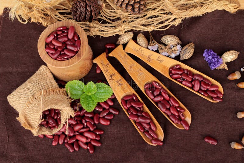 Haricots Rouges Secs Pour La Cuisson Photo stock - Image du texture ...