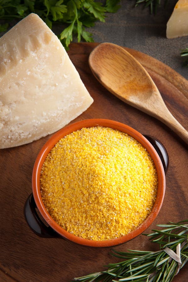 Harina De Maíz - Polenta Italiano Foto de archivo - Imagen de integral ...