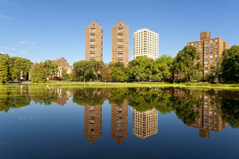 Harlem Meer In Central Park Stock Image - Image of tree, urban: 21283457
