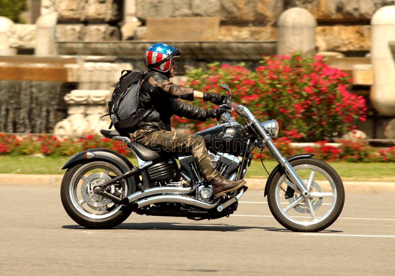 Harley-Davidson-Motorrad redaktionelles stockbild. Bild von harley ...