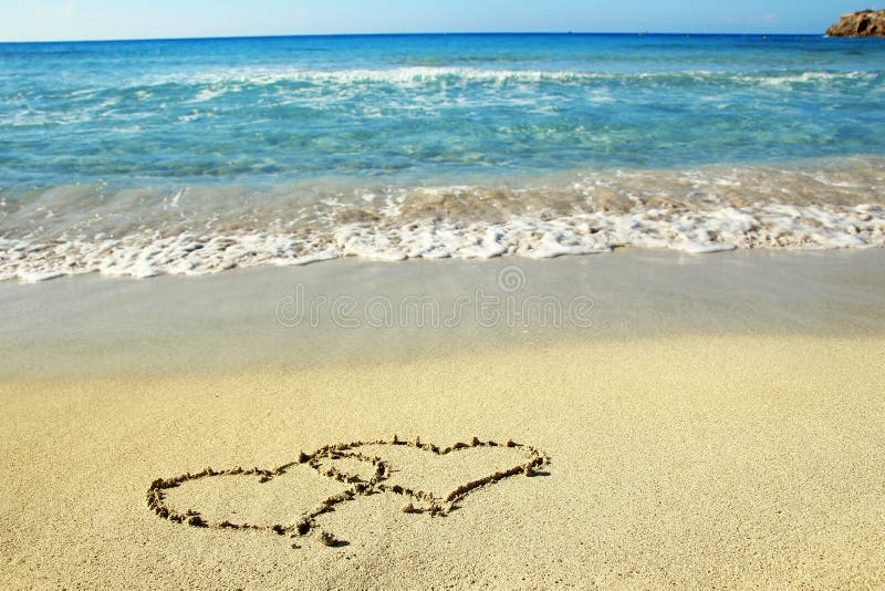 Hart in Het Zand Op Het Strand Stock Afbeelding - Image of eiland ...