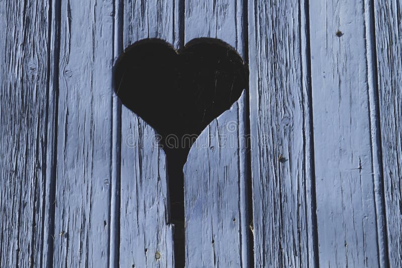 Hart op houten deur stock foto. Image of geweven, bijtend - 86684472