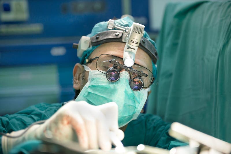 Hartchirurg Tijdens Een Openhartoperatie Stock Afbeelding - Image of ...