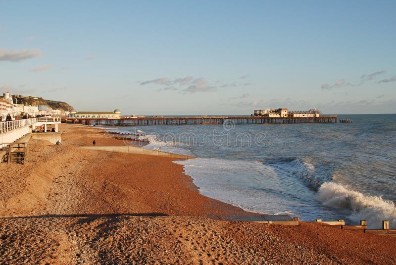 Hastings beach and pier editorial stock image. Image of beach - 28606729