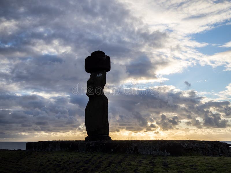 The Hat of the Moai stock photo. Image of national, nature - 85167726