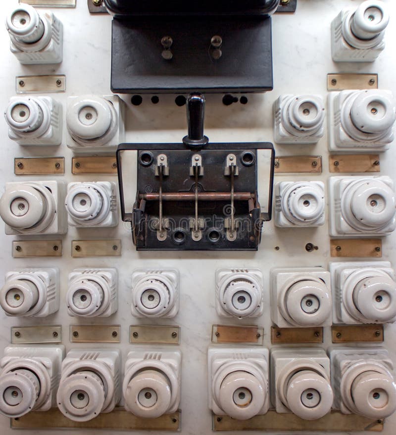 Retro- Stromschalter stockbild. Bild von volt, schalter - 49740301