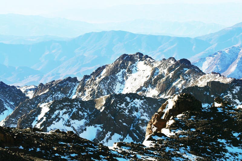 Haut atlas image stock. Image du pente, panoramique, ensoleillé - 4897277