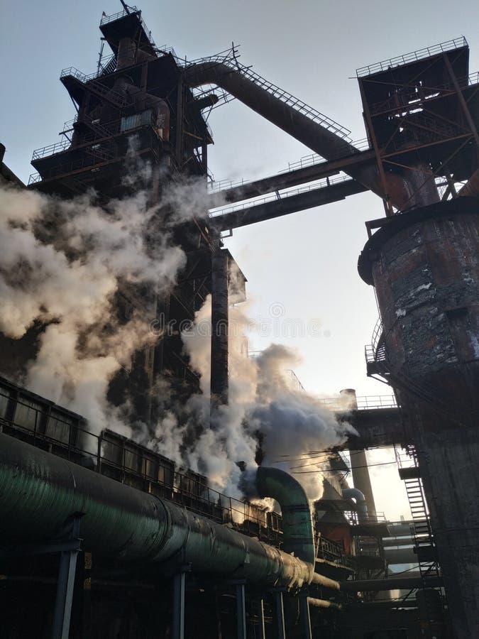 Haut fourneau photo stock. Image du four, usine, souffle - 143029696