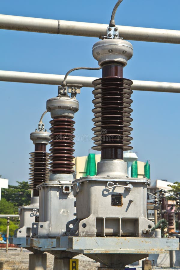 Haute Tension De Disjoncteur Photo stock - Image du générateur, métal ...