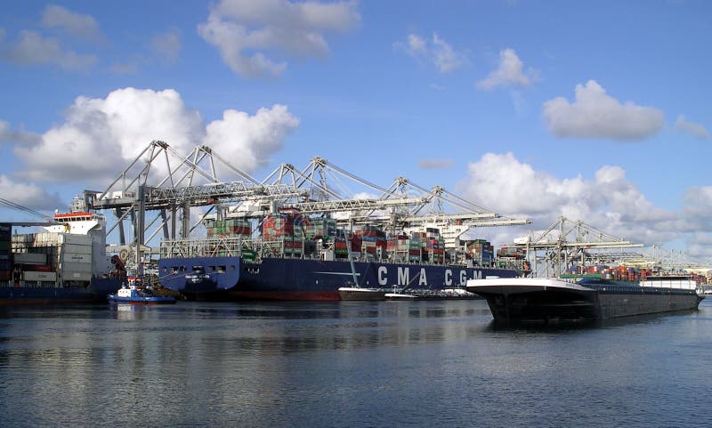 Haven Van Rotterdam - Nederland Redactionele Afbeelding - Image of ...