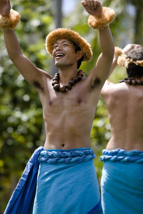 Hawaiian Dancers on Canoe 1634 Editorial Stock Photo - Image of blue ...