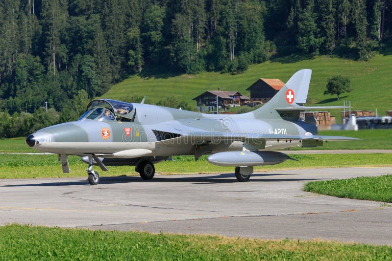 Hawker Hunter F 58 redaktionelles stockbild. Bild von strassenverkäufer ...
