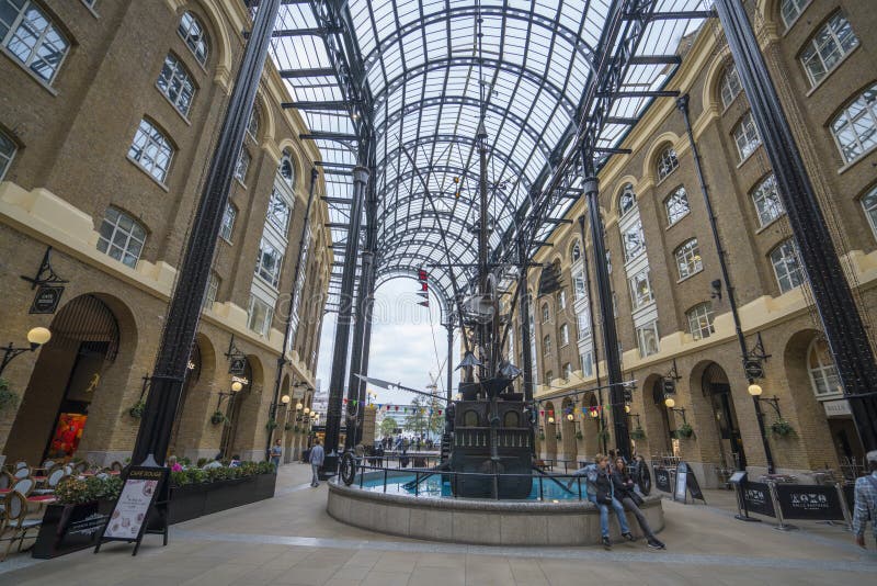 Hays Gallery at River Thames in London - LONDON, ENGLAND - SEPTEMBER 14 ...