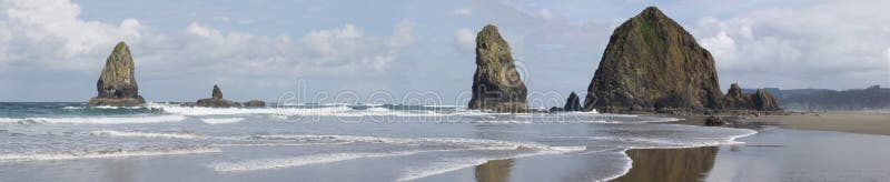 Haystack Rock, Oregon Coast Stock Image - Image of water, ocean: 9025843