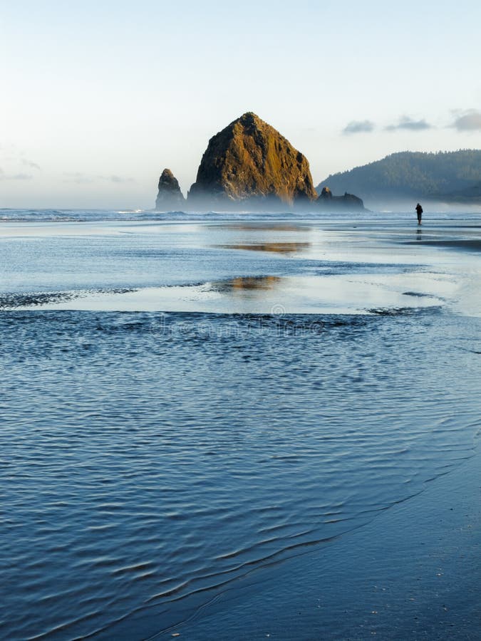 Haystack Rock, Cannon Beach, Oregon Stock Image - Image of water, beach ...