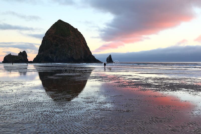 Haystack Rock at Cannon Beach, Oregon Editorial Stock Image - Image of ...