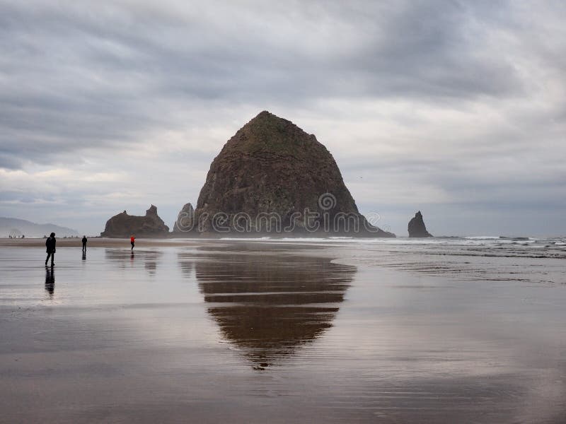 Haystack Rock on Cannon Beach, Oregon. Editorial Image - Image of ...