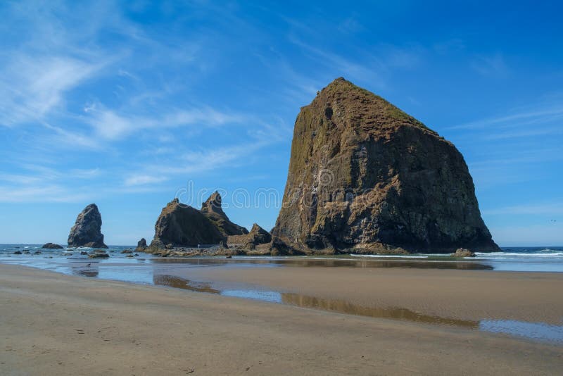 Haystack Rock and Other Sea Stacks, Cannon Beach, Oregon, USA Stock ...