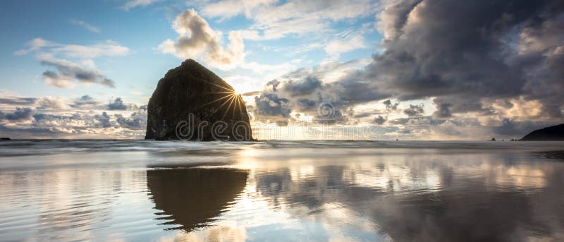 111 Infinite Reflections Seascape Stock Photos - Free & Royalty-Free ...