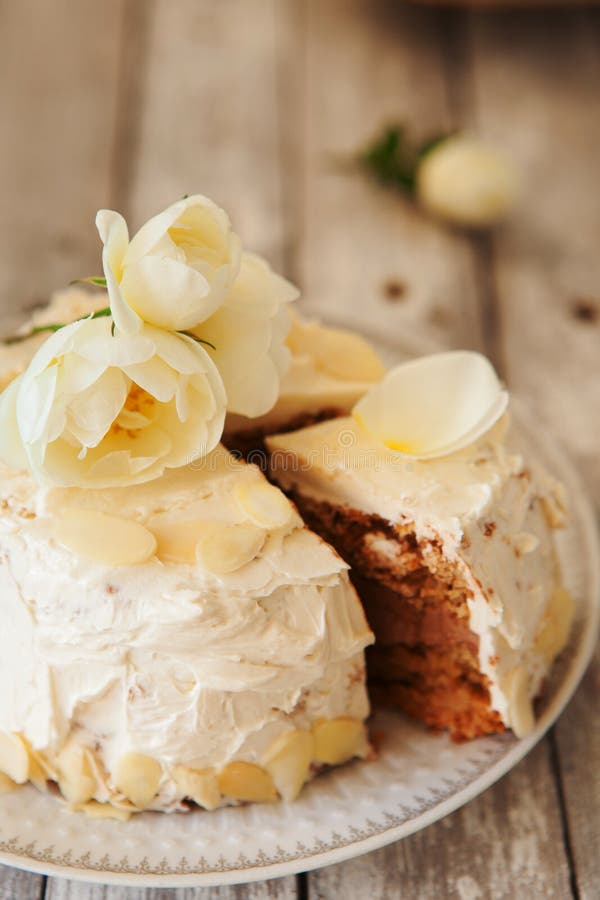 Hazelnut meringue cake stock image. Image of soft, delicious - 95265389