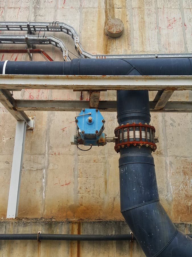 Connection HDPE Pipe and Main Steel Pipeline, Gate Valve.Welded Plastic ...