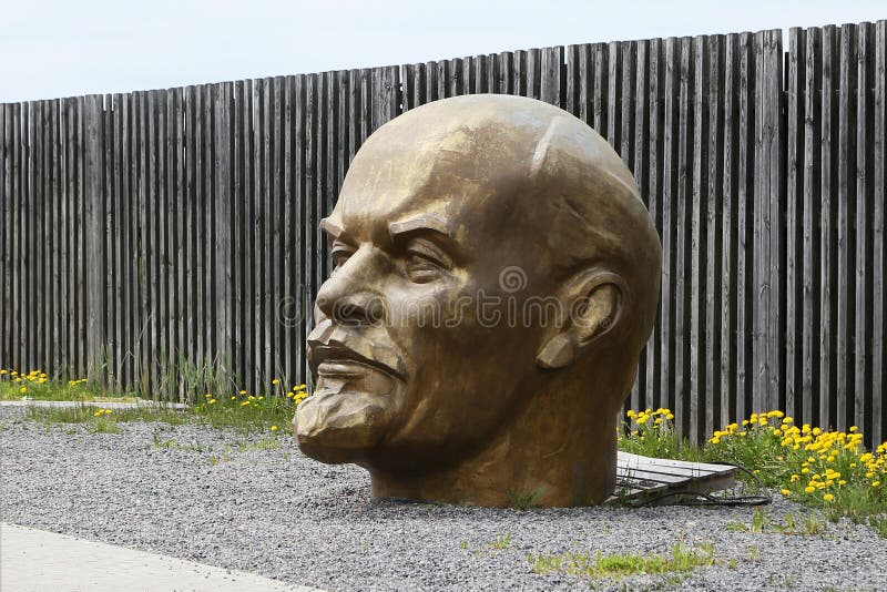 Head of Lenin stock image. Image of fence, 1917, democratic - 107327515
