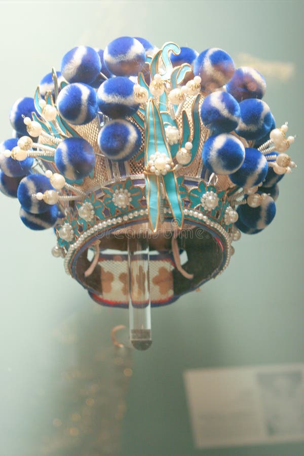 The Head Ornaments for Chinese Opera at Museum 29 May 2005 Editorial ...
