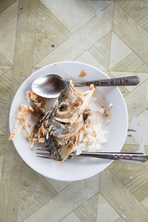 Head Skeleton of Fried Fish on Dish, it`s Delicious Food Stock Photo ...