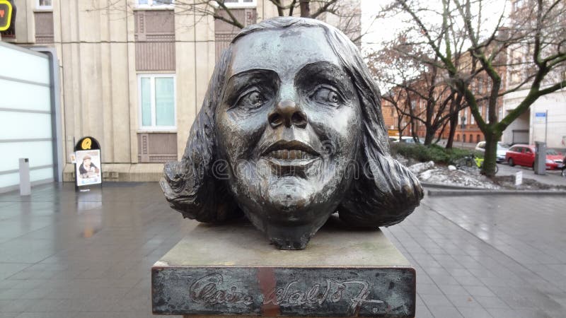 The Head of the Statue of Queen Editorial Photo - Image of medinet ...