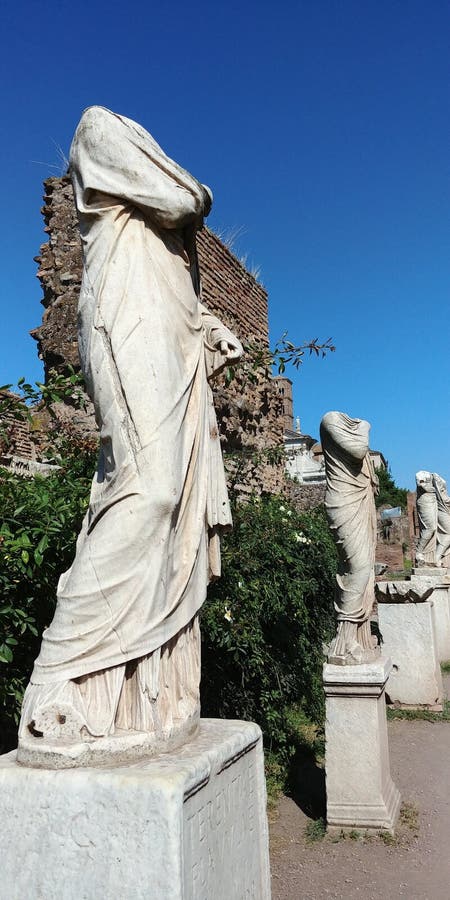 Headless statues Roma stock photo. Image of tree, wood - 248489092